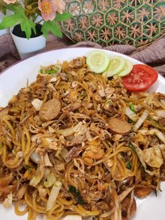Resep Mie Goreng Sosis Telur oleh Reny Prastiwi - Cookpad