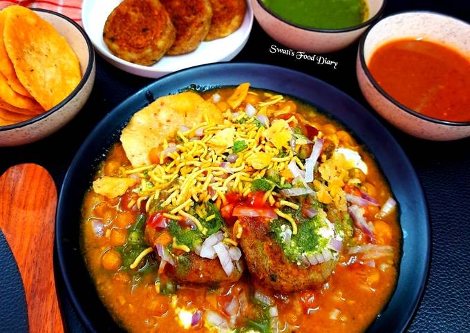 Aloo Tikki Chaat or Ragda Patties Recipe by Swati Keshri 👩‍🍳 - Cookpad