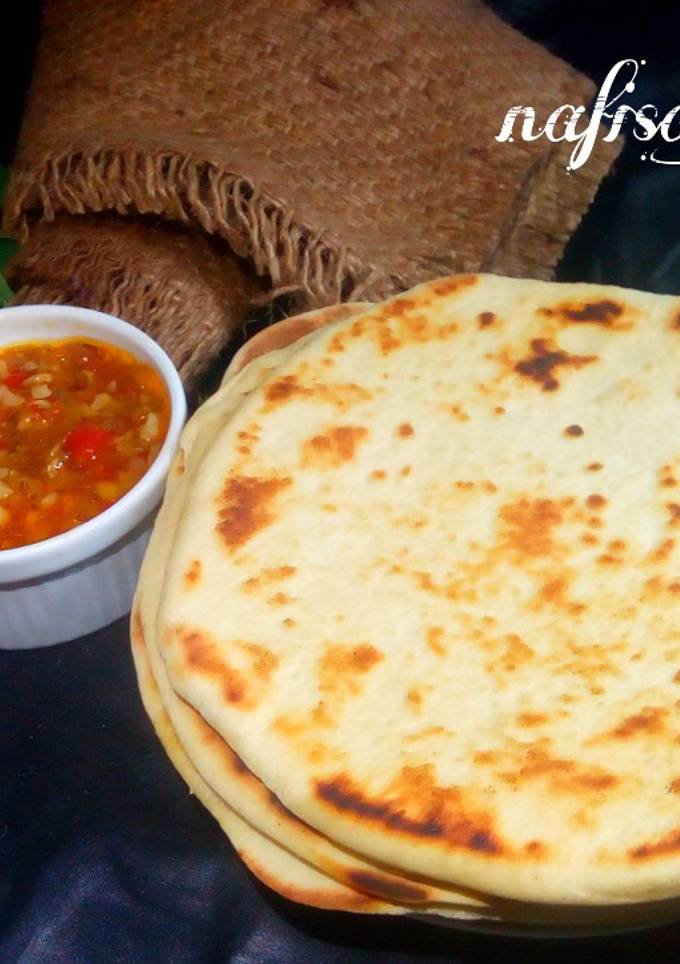 Roti bread nd beans sauce girki daga nafisat kitchen - Cookpad