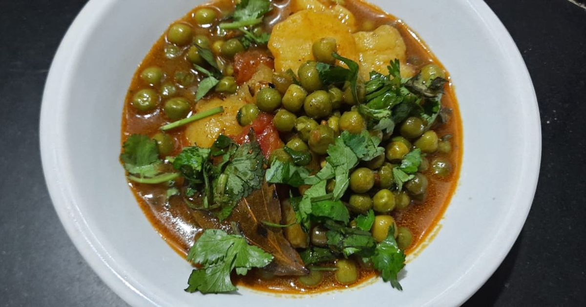आलू मटर सब्जी (Aloo Matar Sabzi Recipe In Hindi) रेसिपी बनाने की विधि ...