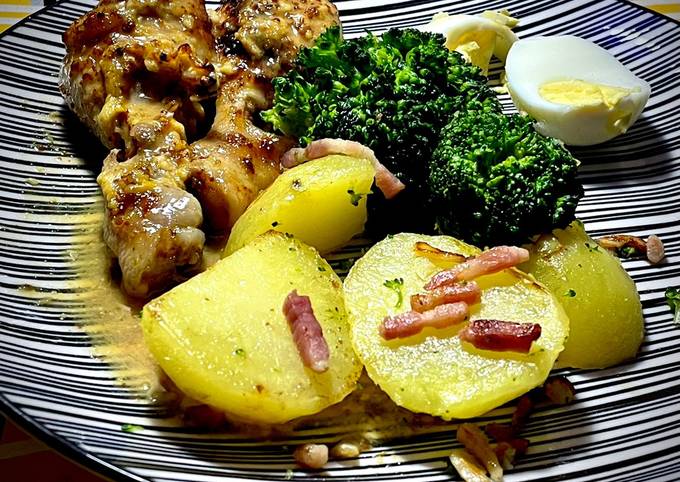 Muslitos de pollo con salsa miel y mostaza con brócoli y patata con ajo ...