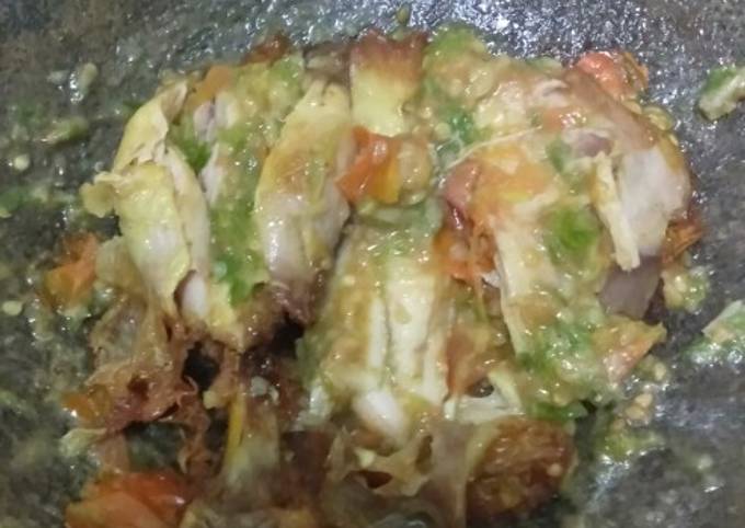 Resep Ayam geprek sambal ijo oleh Emak Cello - Cookpad