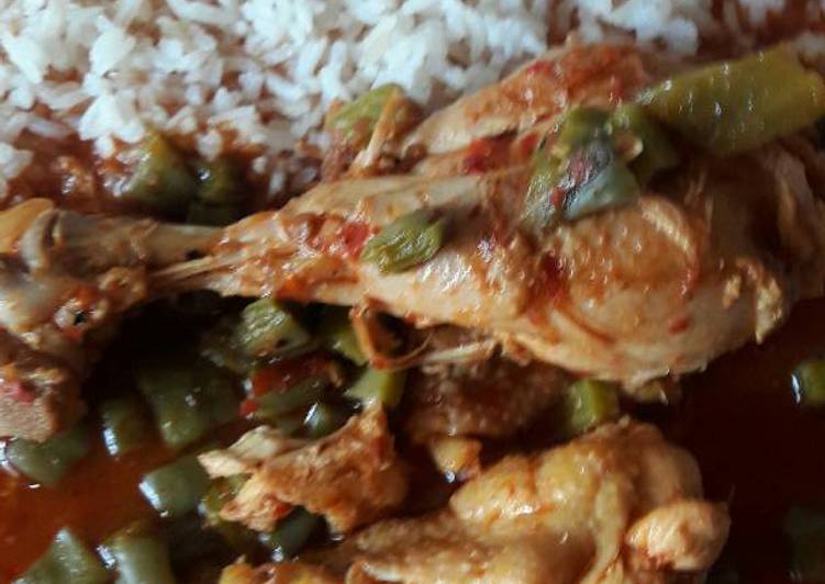 Pollo en salsa de chile guajillo con nopales Receta de Norma Matiano ...