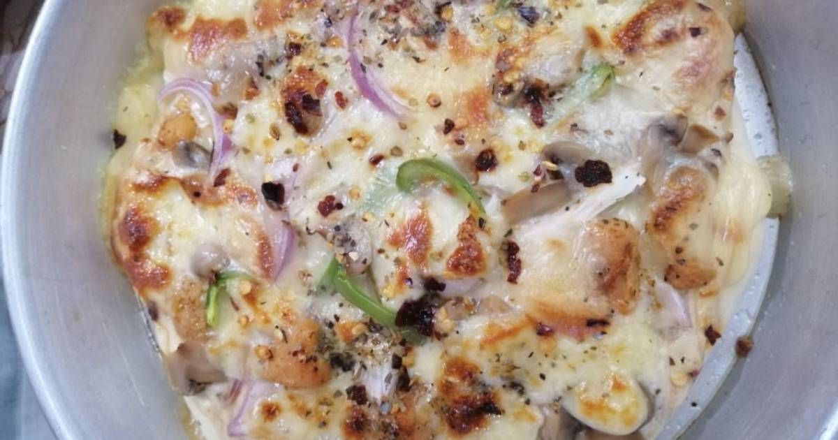 Creamy max pizza Recipe by Minahil Ayaz - Cookpad