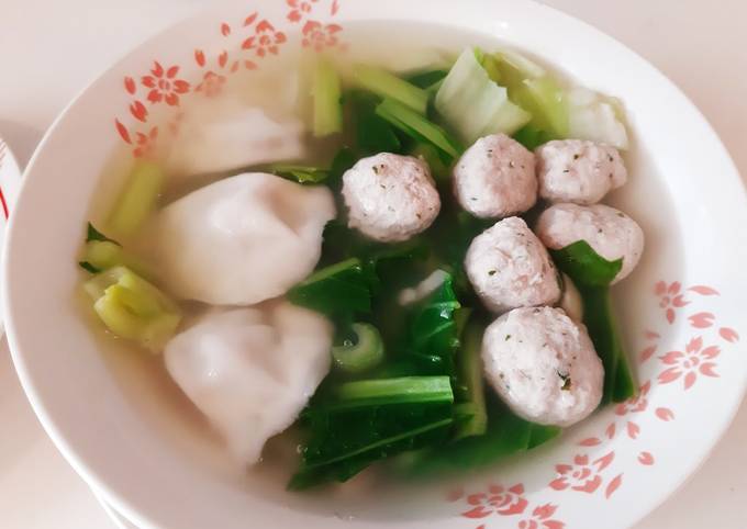 Resep Sup pangsit bakso sayur #520 oleh angel aje 💟 - Cookpad