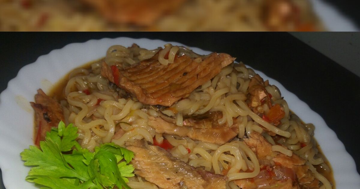 Indomie Jollof Recipe by Salamatu Mai Kyari (fyazil's Cuisines) - Cookpad