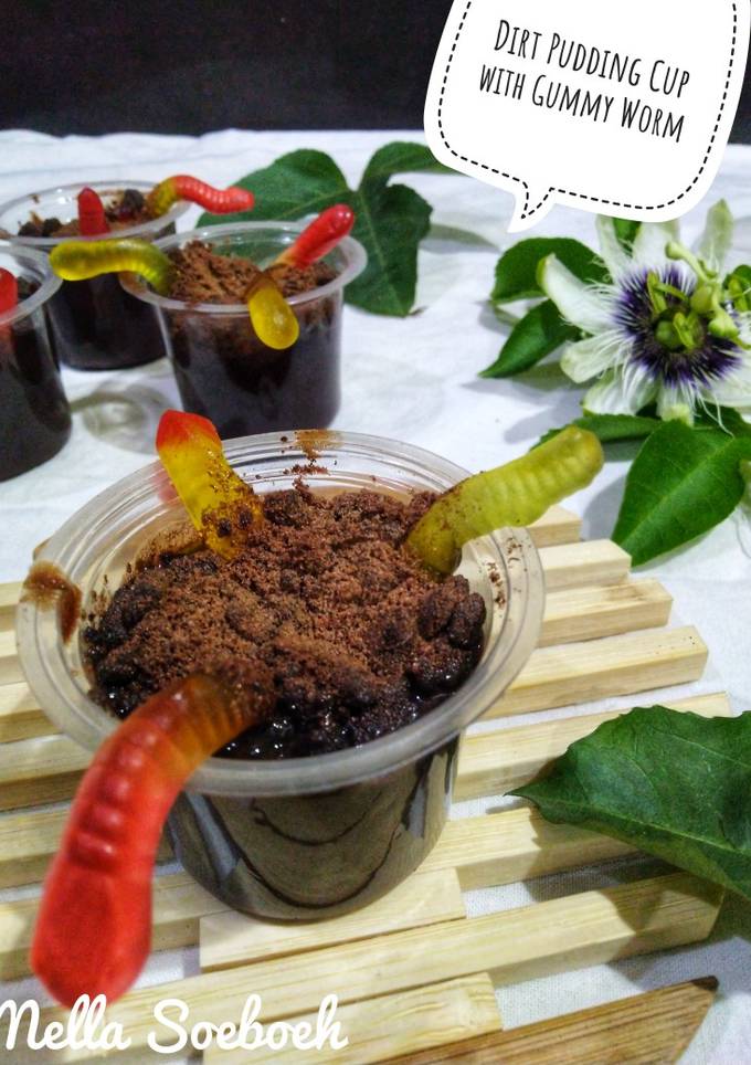 Resep Dirt Pudding with Gummy Worm oleh Mella Soeboeh - Cookpad