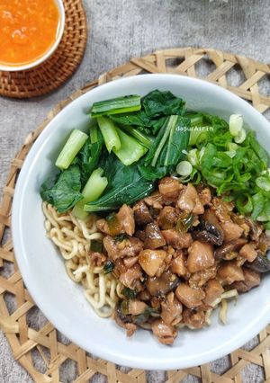 Resep Mie Ayam Jamur oleh dapur Airin - Cookpad