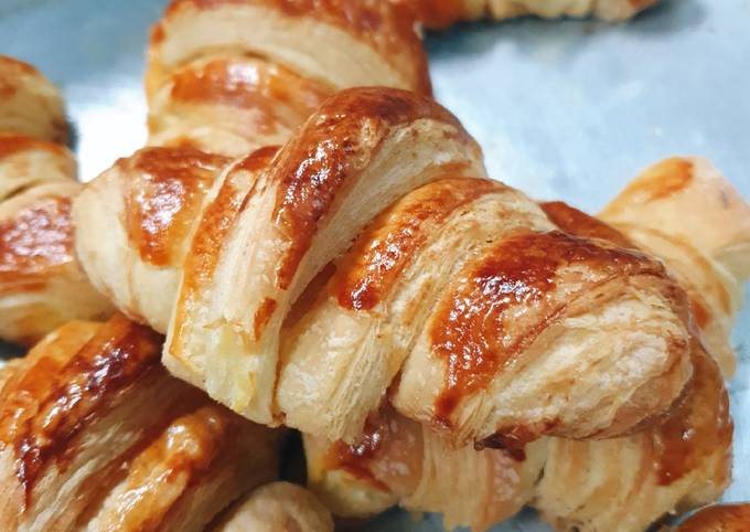 Resep Puff Pastry (tanpa istirahat adonan) oleh Amri Setiawan - Cookpad
