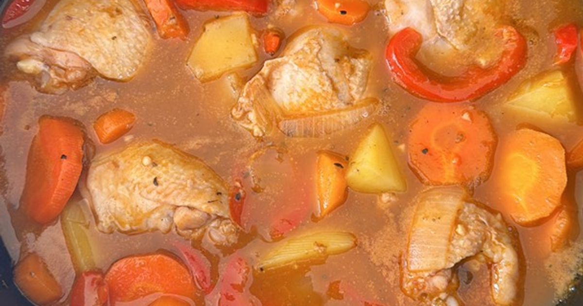 Resep Chicken Afritada (Filipino Food) oleh pangasti Rahajeng - Cookpad