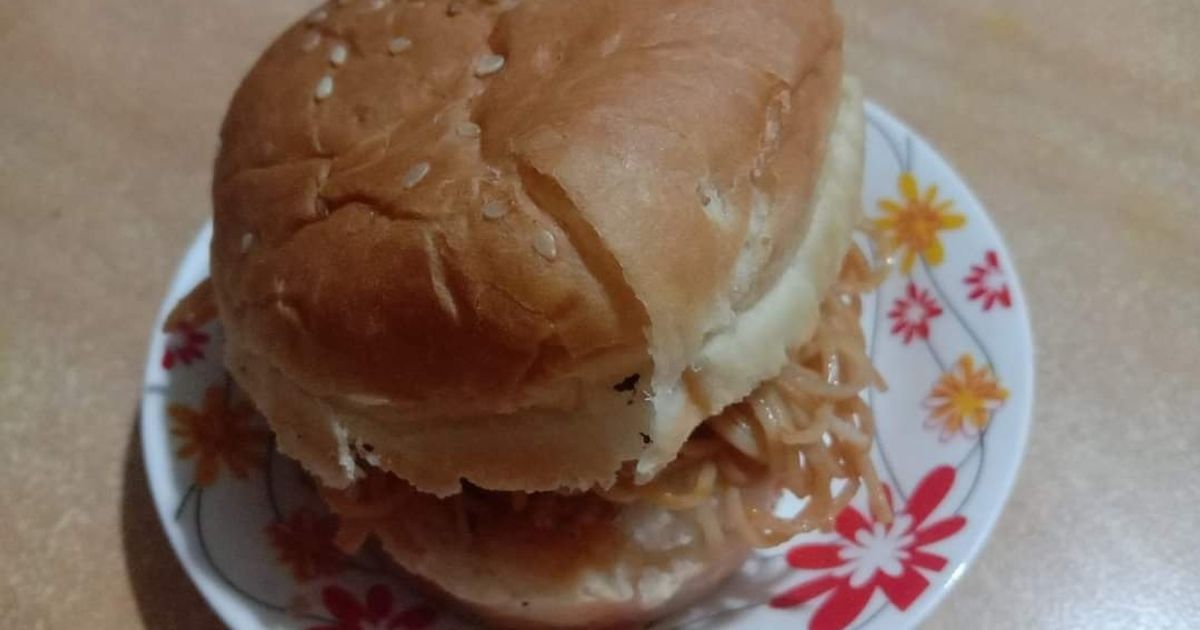Maggi Burger Recipe by sanjana saha - Cookpad
