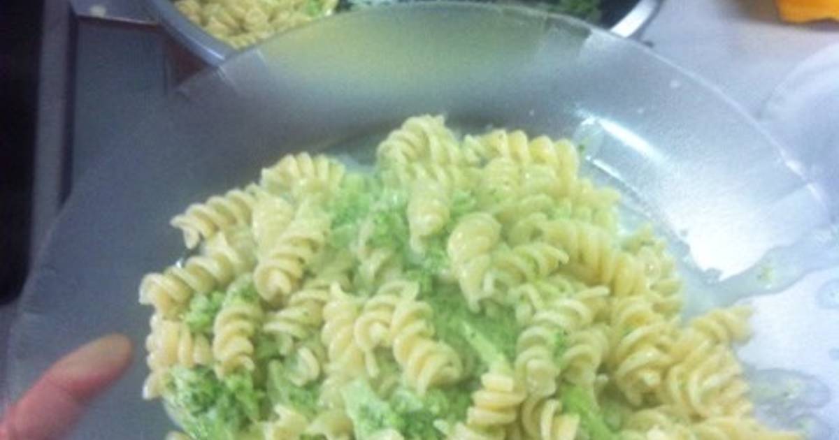 Fideos con brócoli a la crema Receta de Jennifer Perez- Cookpad