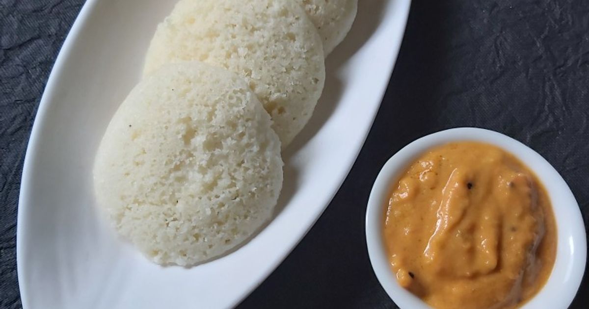 Rawa Idli With Onion Tomato Chutney Recipe by Anusha Iyer - Cookpad