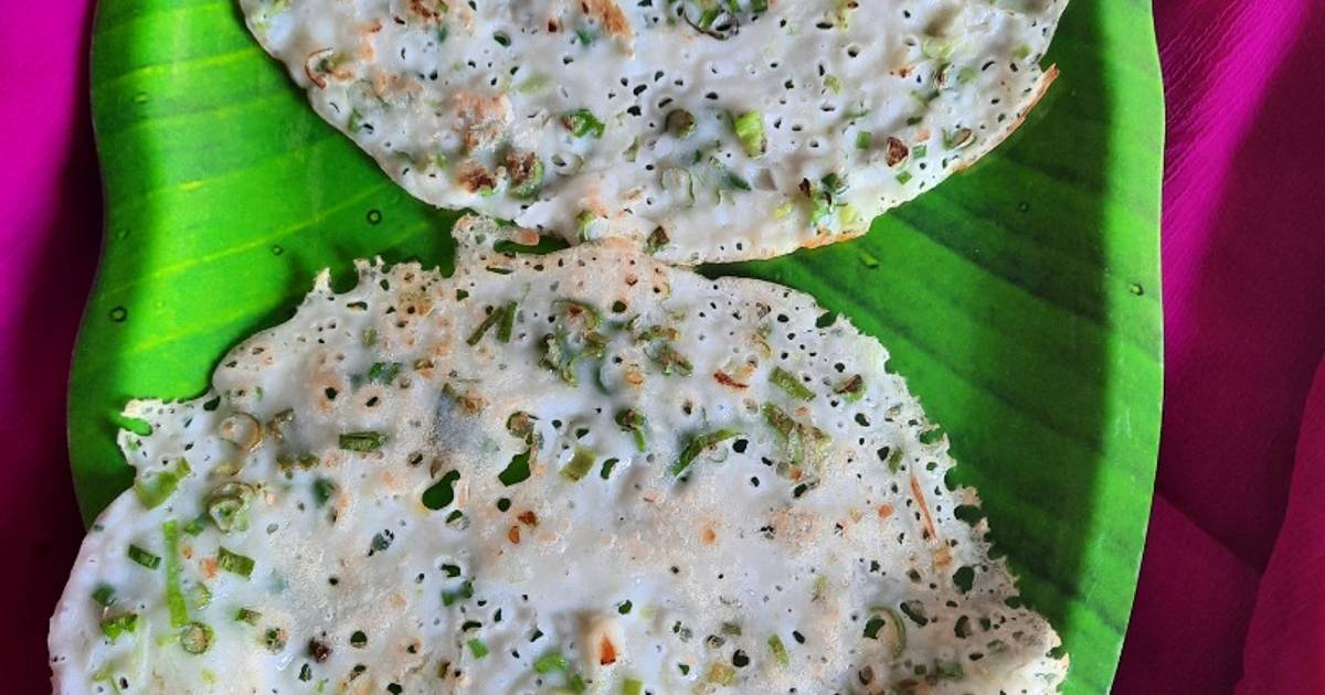 कांद्याच्या पातीच घावन (Kandyachya Patiche Ghavan Recipe In Marathi ...