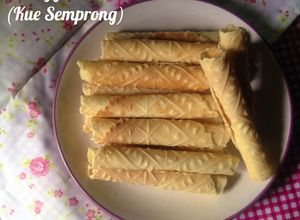 Resep kue semprong renyah, praktis, anti gagal, cocok untuk camilan