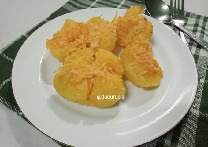Resep Kentang Panggang Keju Simpel oleh Dapur Deis - Cookpad