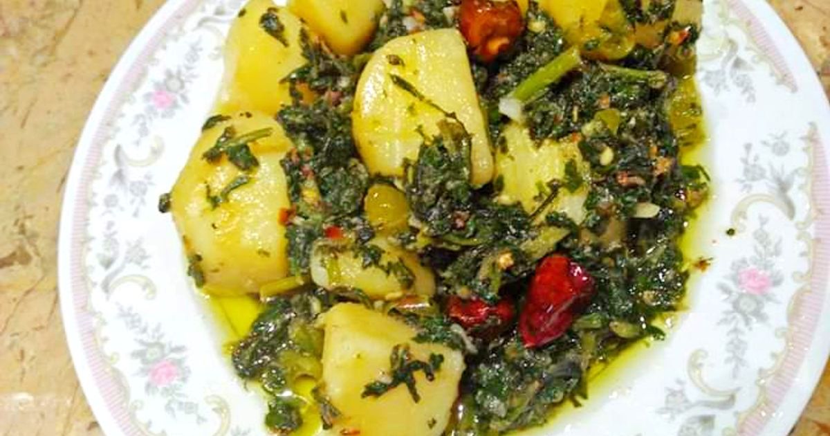 Palak Alo Ki Sabzi Recipe by Sumera Khan - Cookpad