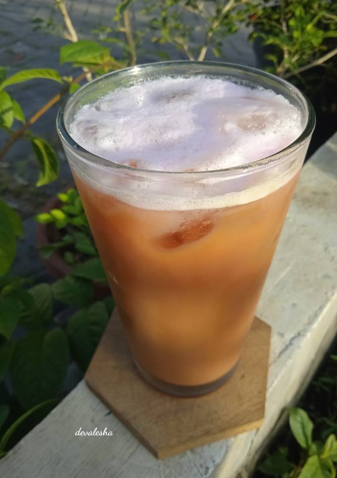 Resep Strawberry Cold Foam Iced Espresso oleh Devalesha Kitchen - Cookpad