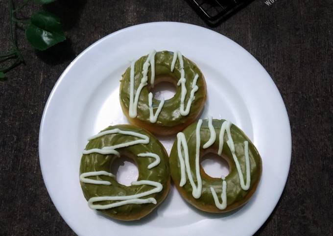 Resep Donat Glaze Matcha oleh Dde Winda - Cookpad