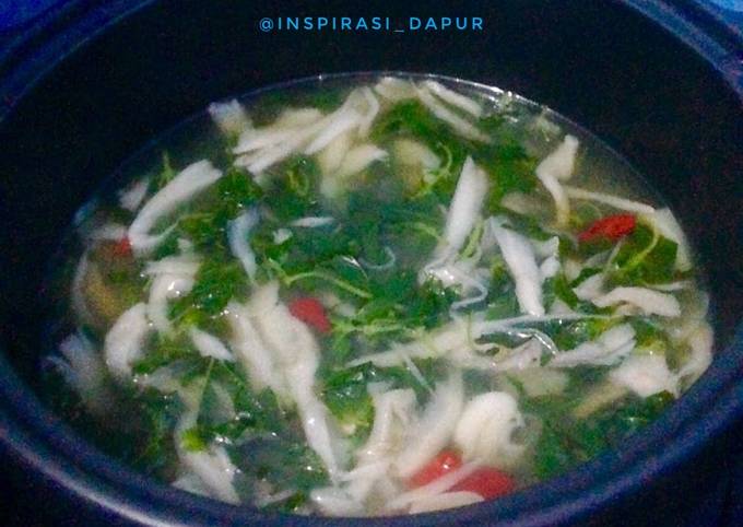 Resep Sayur Bening Jamur dan Kemangi oleh Putri Windu Lestari - Cookpad