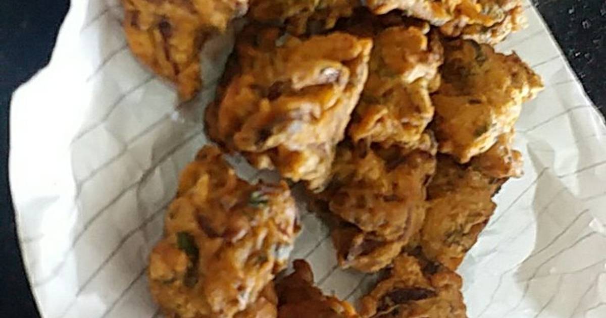 Street style pakoray Recipe by Madiha Tahseen - Cookpad