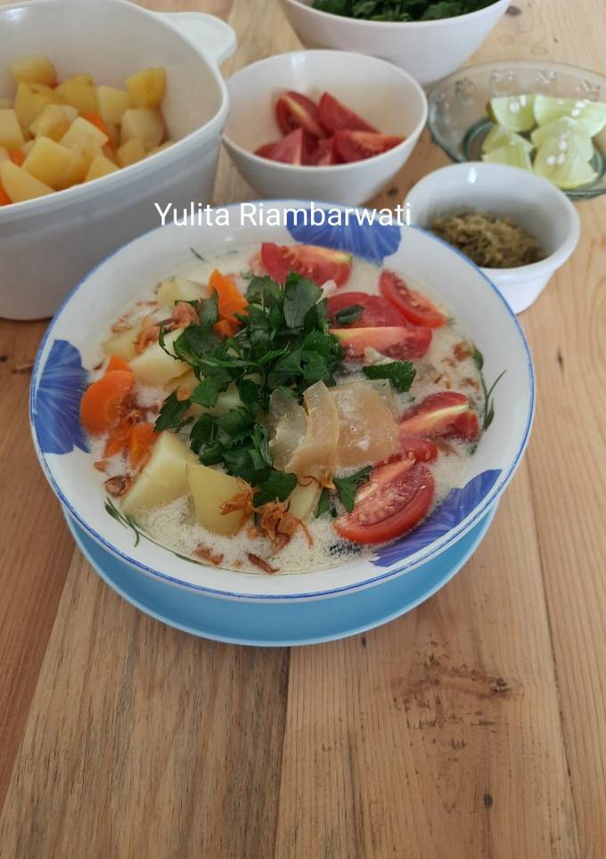 Resep 356. Sop Krecek (Kulit Sapi) oleh Yulita Riambarwati - Cookpad