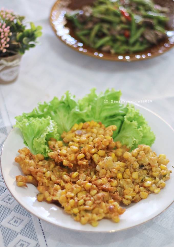 Resep Dadar jagung kriuk khas resto manado oleh Anis Nur Yasmine - Cookpad