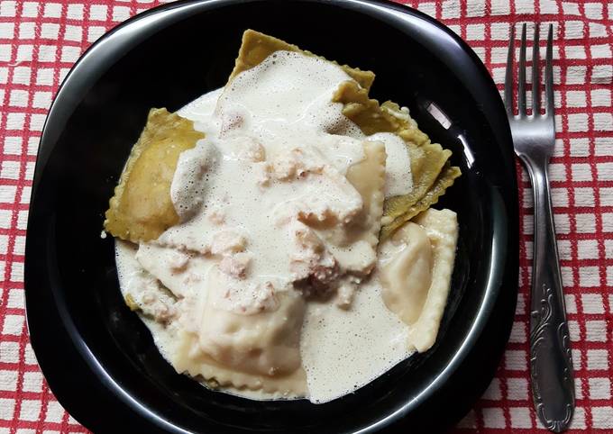 Ravioles con salsa cremosa de ajo y frutos secos 🧄 Receta de Laura L ...