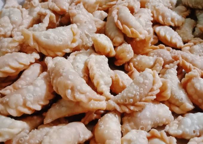 Resep Pastel mini abon oleh riyanti - Cookpad