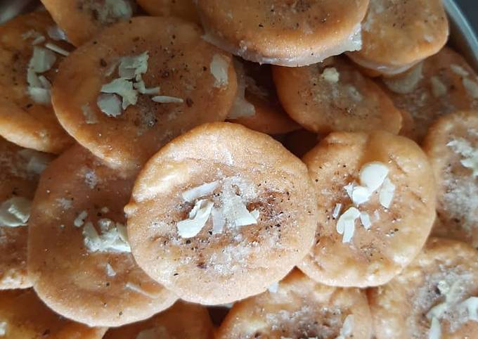 Bhavi Modi 👩‍🍳Cooking Is My Hobby 👩‍🍳 ️ દ્વારા રેસીપી મઠડી(Mathdi ...