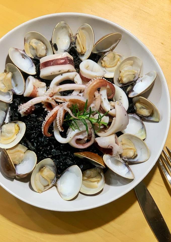 Risotto Nero墨魚海鮮燉飯 食譜與作法 by 蘇廚 - Cookpad