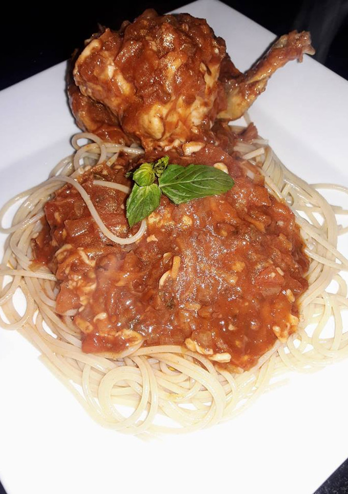 Fideos Con Pollo Y Salsa Roja A Lo Carmelita Receta de Carmen Capella ...