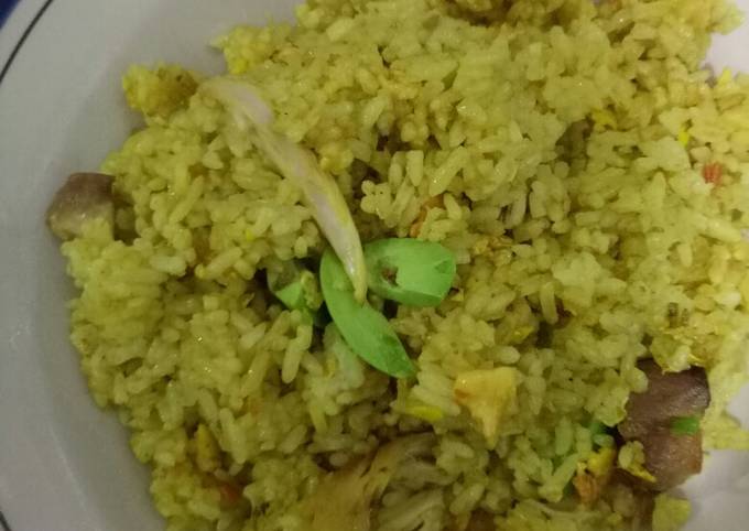 Resep Nasi Goreng kencur kunyit suir ayam dan pete oleh wida nursaidah - Cookpad