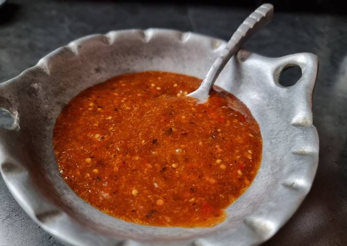 Salsa de tomate y chiles secos Receta de LAU - Cookpad