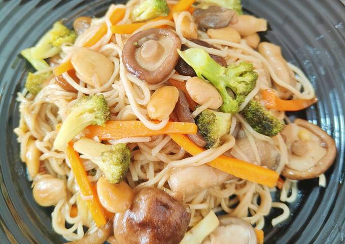 Noodles teriyaki con verduras y almendras Receta de Encar- Cookpad
