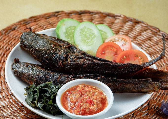 Resep Lele Bakar ala resto pakai teflon simple dan enak banget oleh ...