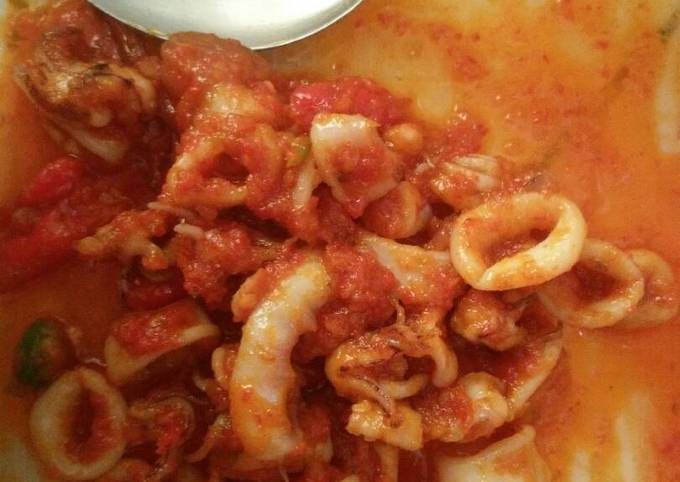 Resep Cumi balado ricecooker+blender oleh verraanindya - Cookpad
