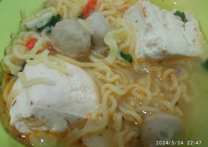 Resep Sarimie varian ayam tambah tahu dan bakso pas kala hujan oleh ...