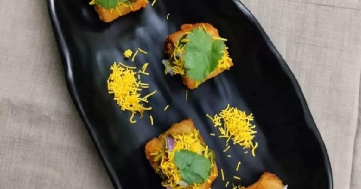 Samosa Roll Chat Recipe by Jigisha Modi - Cookpad