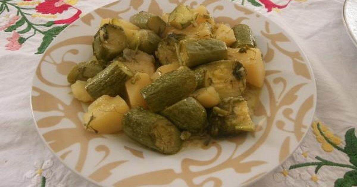 Κολοκυθάκια με πατάτες γιαχνί Συνταγή από τον/την golfo - Cookpad