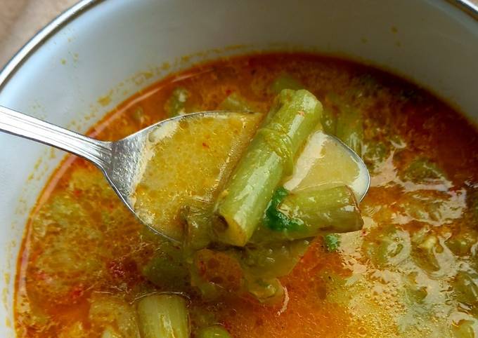 Resep Sayur Santan Batang Talas (Lompong) oleh Rizky Anis - Cookpad