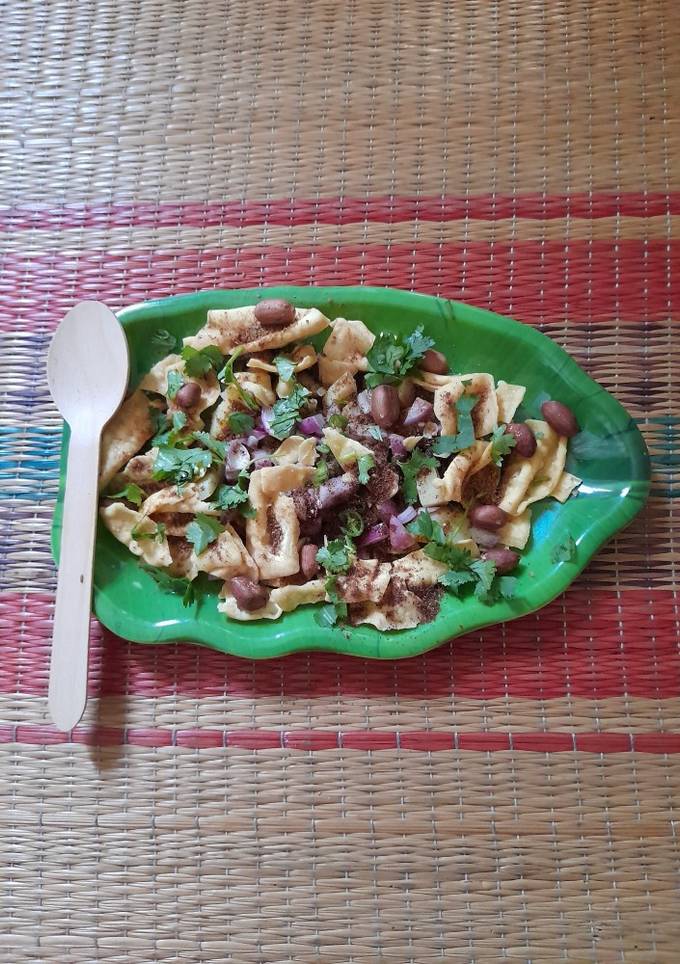 Besan Papri Chat Recipe by Ratna Lalwani - Cookpad