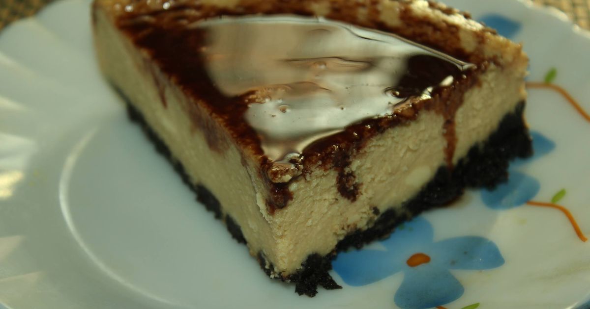 Coffee And Rum Flavored Cheesecake With An Oreo Crust And Chocolate ...