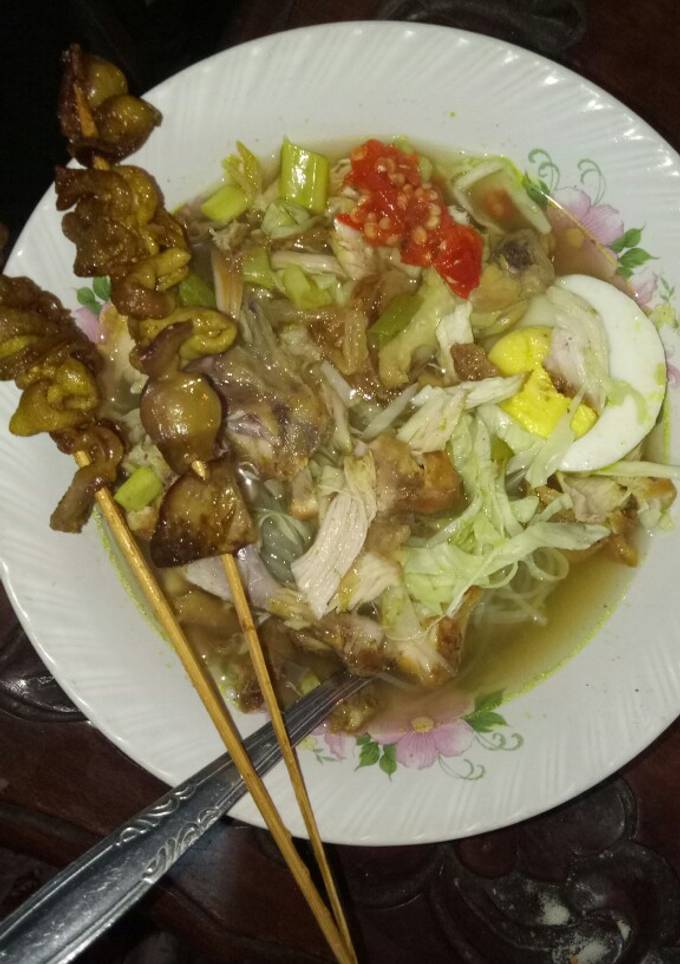 Resep Soto Kuah Kuning dengan Sate Usus oleh Mama Kiki - Cookpad