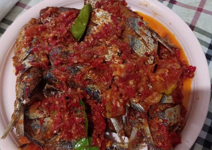 Resep Ikan Dencis Balado oleh Diana Tamim - Cookpad