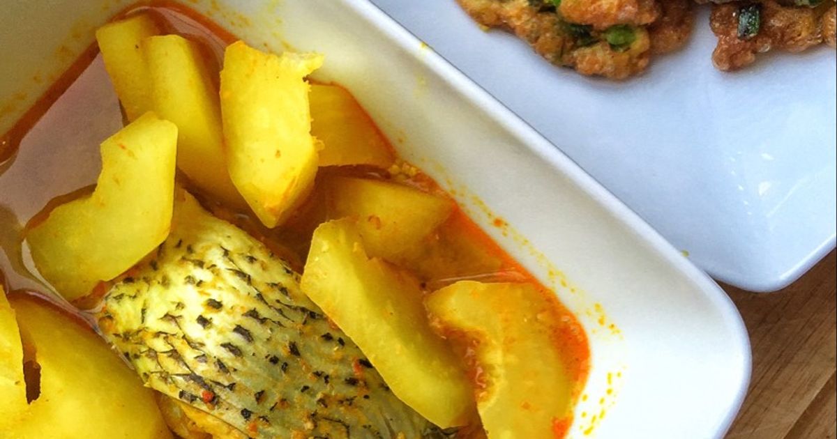 Southern Thai Sour Curry With Green Papaya (Gaeng Som Malakor) Recipe ...