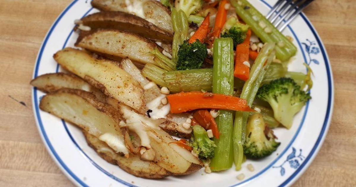 Wedged Potato Jackets Served With Veges Recipe by Coretta Kai - Cookpad