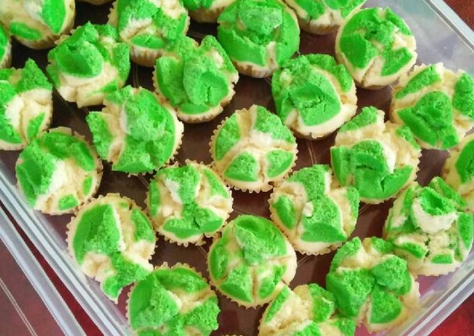 Resep Bolu kukus biasa (tanpa susu) oleh gusti auliani - Cookpad