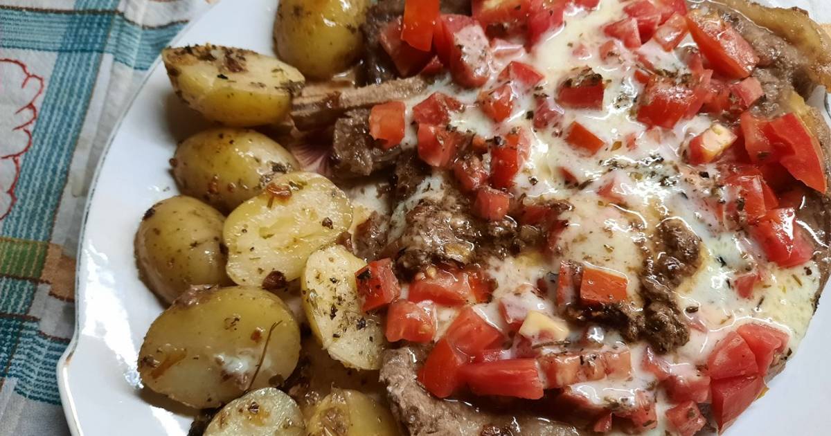 Bife a la pizza con papines Receta de La profe Luisa- Cookpad