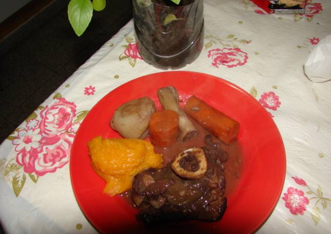 Osobucco (Caracú) al malbec Receta de J. R. Ceci- Cookpad